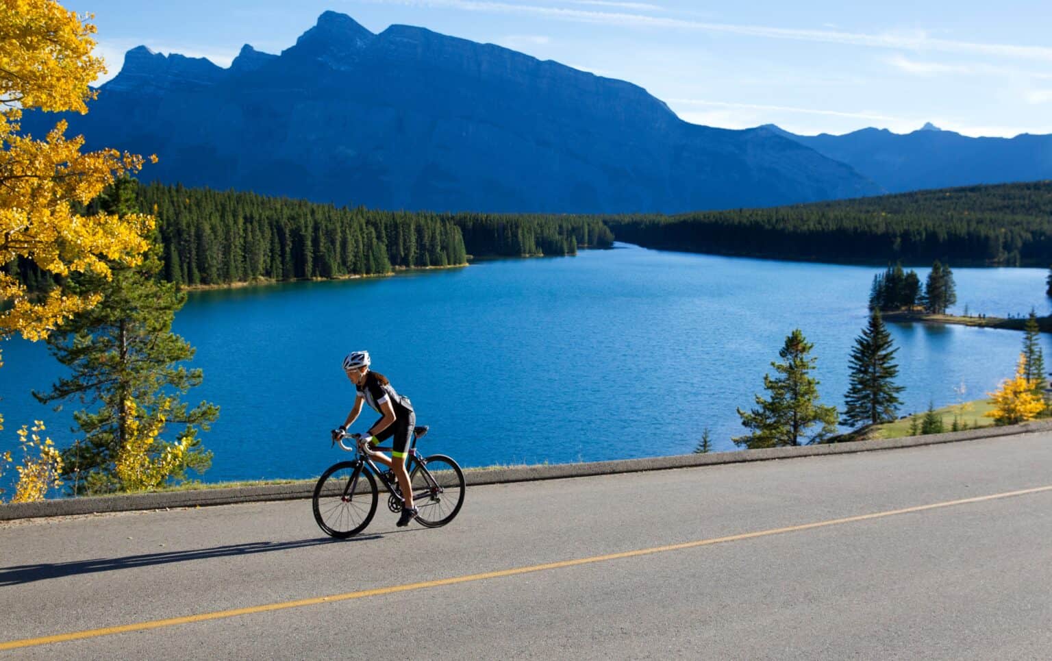 SRAM Vs Shimano: The Essential Guide