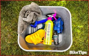 How To Clean A Bike Chain In 5 Steps [With Pictures]